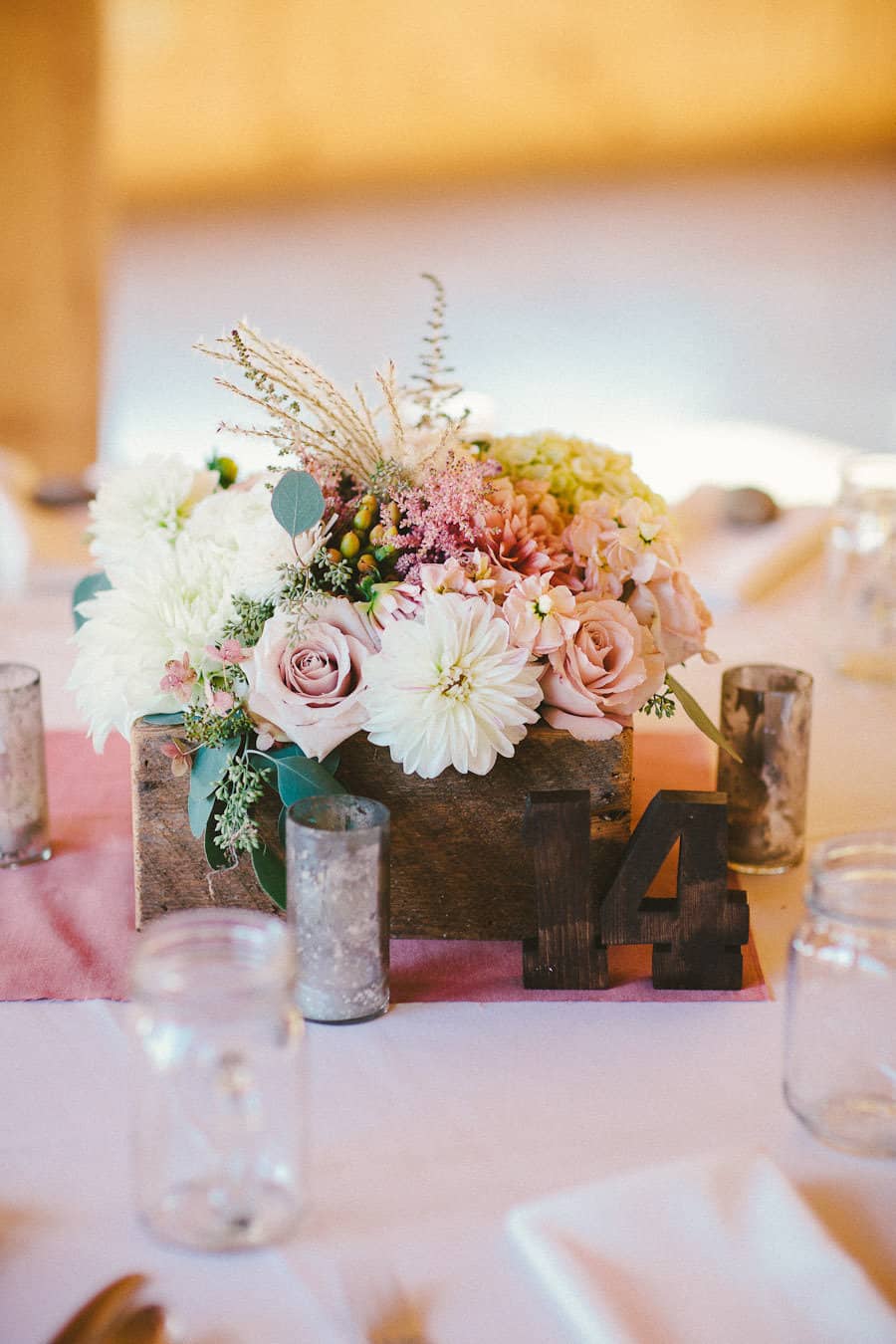 Eight "Unique" Vases to Complete Your DIY Flower Scheme